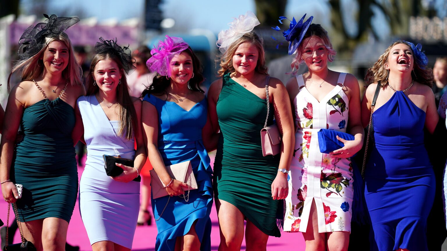 What to Wear at the Races: Style Guide for a Day at the Track ...